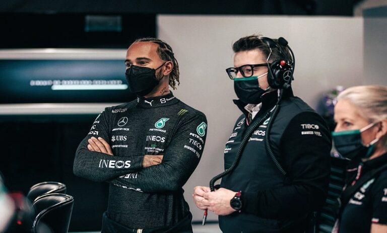 GP Miami, Hamilton furioso con il team: "Questo è il loro lavoro"
