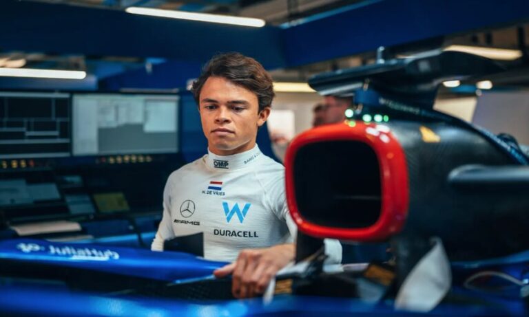 No passaporto, no party: imprevisto per De Vries